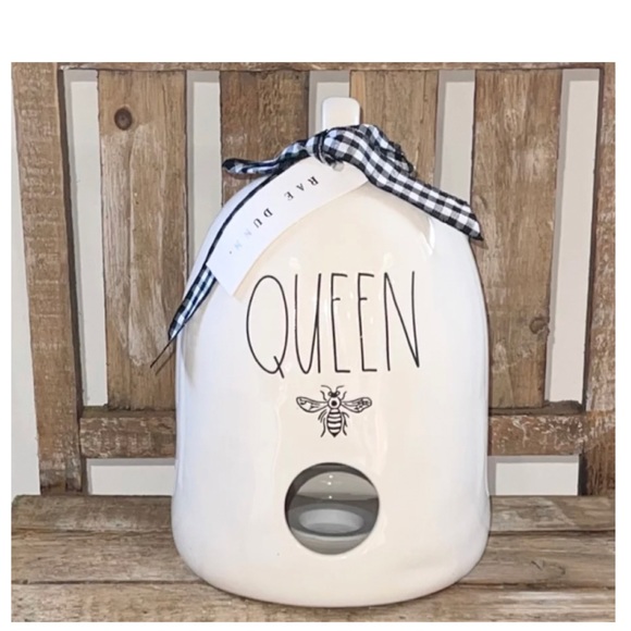 Rae Dunn | Other | New Rae Dunn Queen Bee Birdhouse | Poshmark